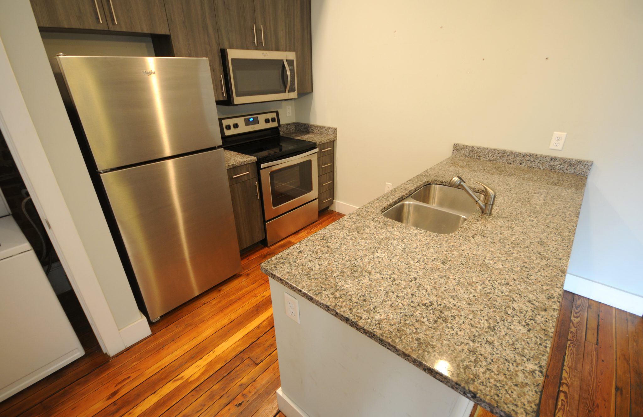 Fridge/Freezer/Ice Maker – Metro Sound Apartments in the Arts District